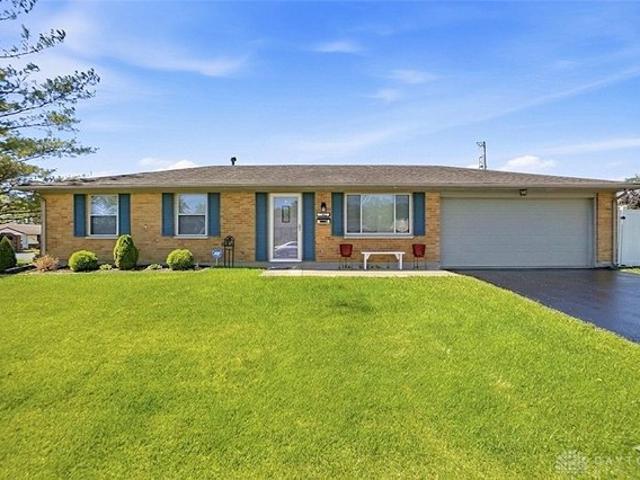 7820 Redbank Ln, Huber Heights, OH 45424