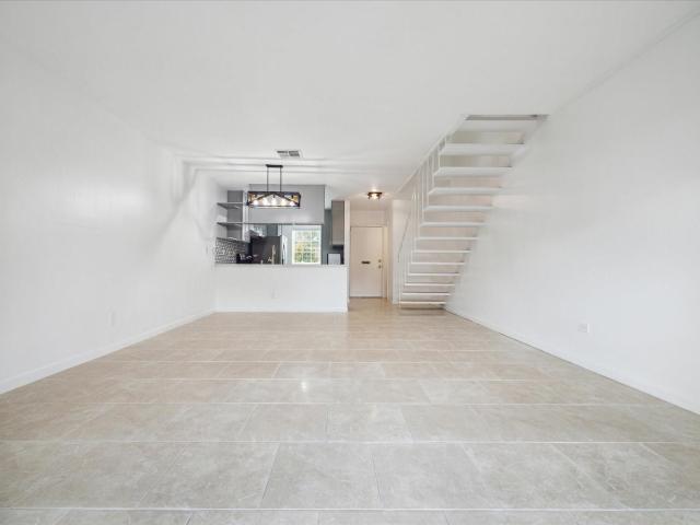 7821 Rue Saint Cyr Street 55