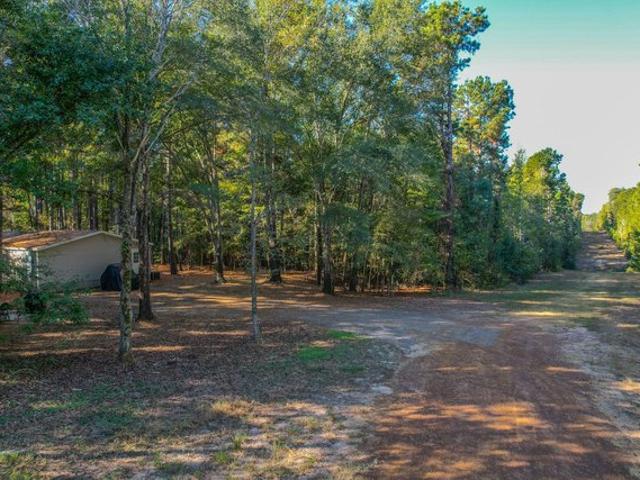 7821 3, Chandler, TX 75758