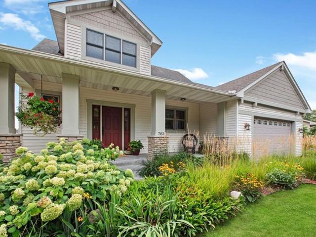 782 New Century Blvd S, Maplewood, MN 55119