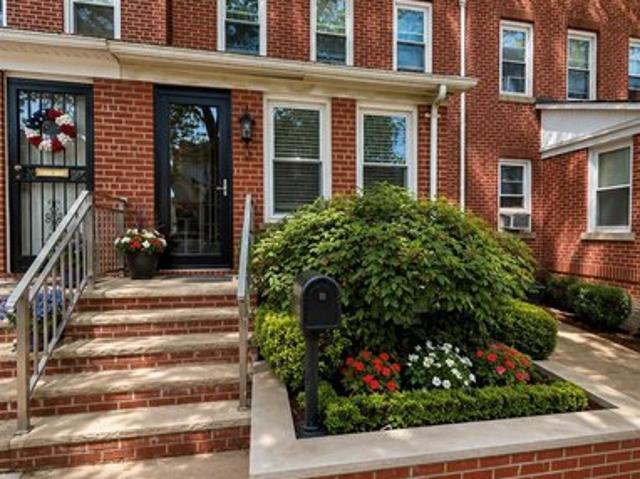 7836 75th St, Glendale, NY 11385