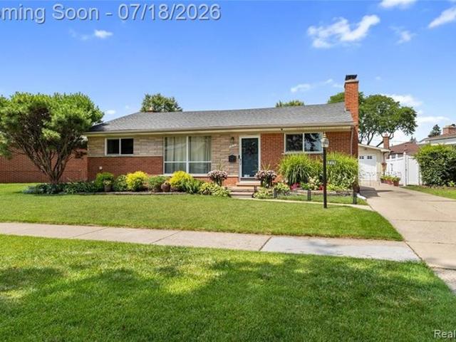 7837 Hugh St, Westland, MI 48185