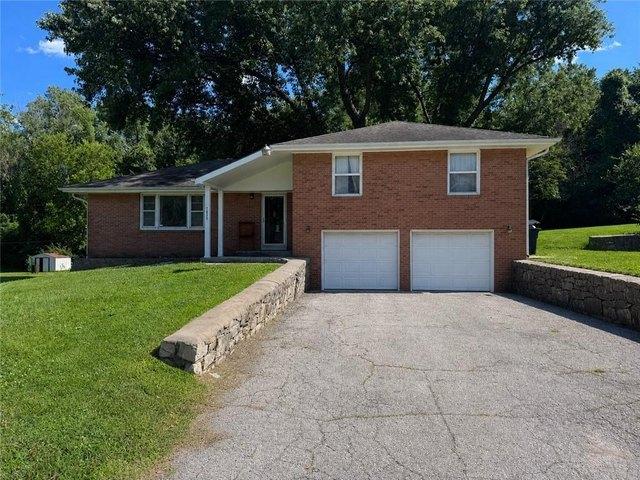 7839 Armstrong Ave, Kansas City, KS 66112