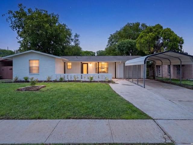 7830 Bronco Ln, San Antonio, TX 78227