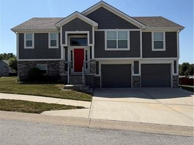 7831 N Walrond Ave, Kansas City, MO 64119