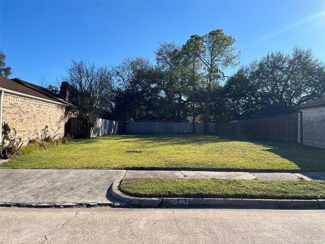 7831 Bankside Dr, Houston, TX 77071