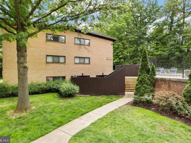 7831 Enola St #106, McLean, VA 22102