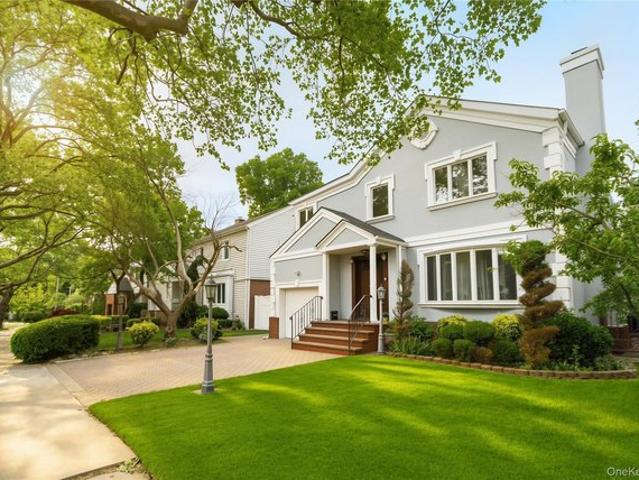7831 th St, Oakland Gardens, NY 11364