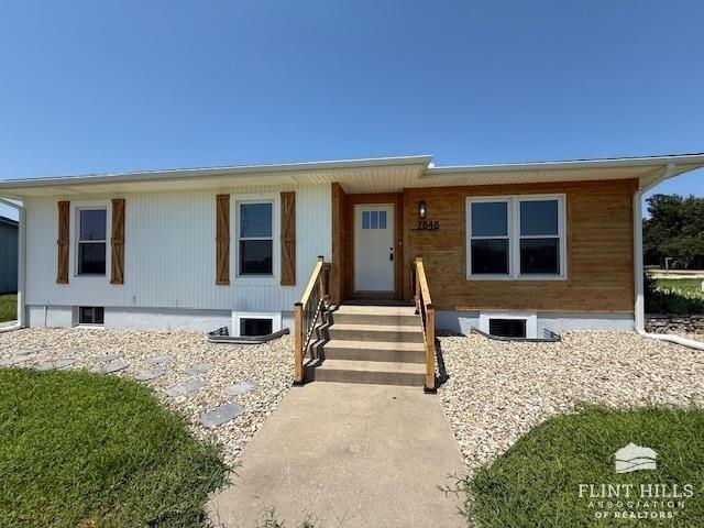 7846 E Lyons Creek Rd, Junction City, KS 66441