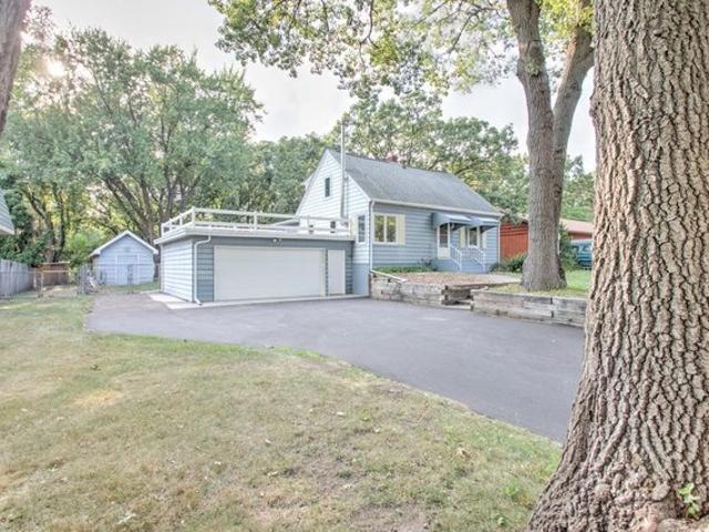 7846 Long Lake Rd, Mounds View, MN 55112