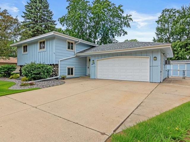 7840 Bona Rd, Mounds View, MN 55112