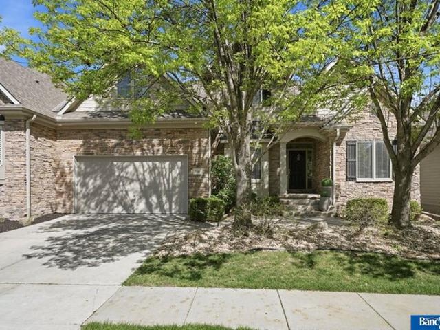 7840 Viburnum Dr, Lincoln, NE 68516