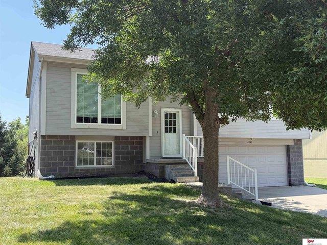 7841 Bondesson St, Omaha, NE 68122