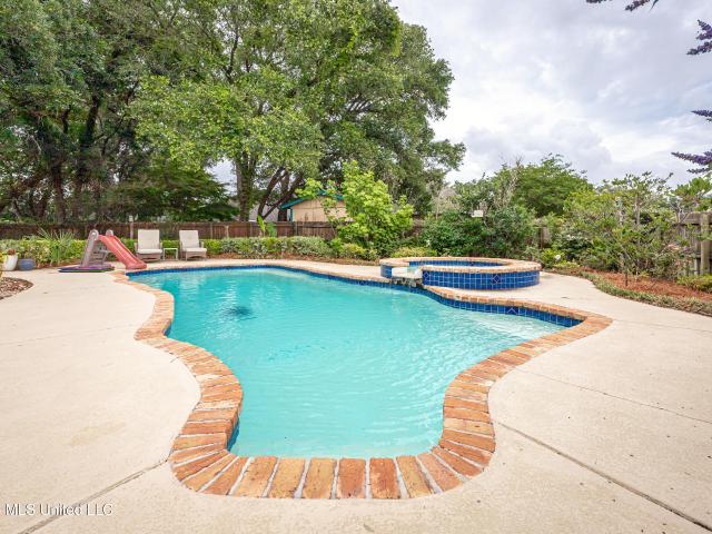7841 Rue Ramsey