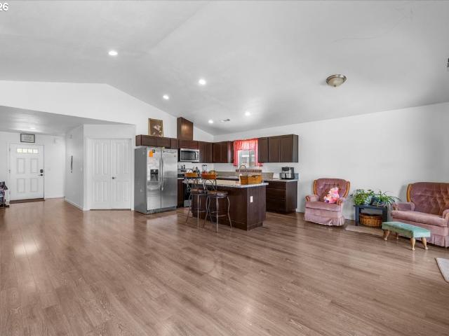 7843 cadence ln