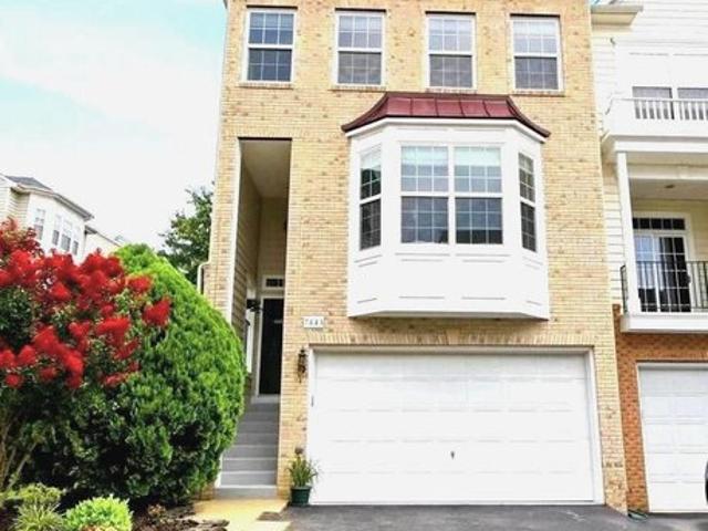 7843 Locust Leaf Ln, Alexandria, VA 22315