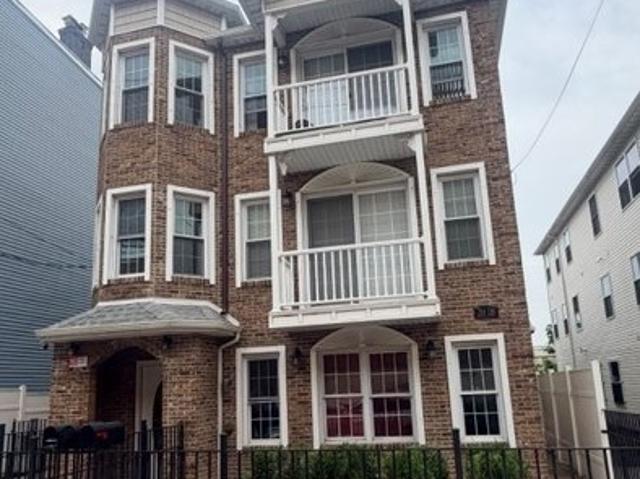 784 Bergen St, Newark, NJ 07108