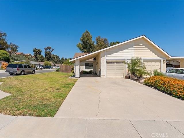 784 Hillcrest Dr, Camarillo, CA 93012