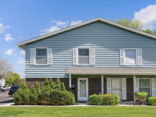 784 Leicester Rd, Elk Grove Village, IL 60007
