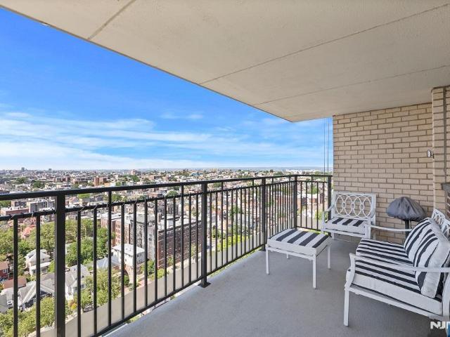 7855 Boulevard East # 19J