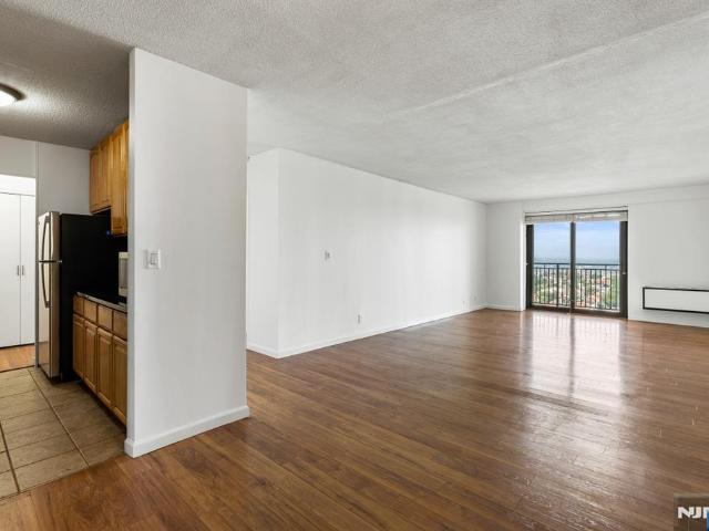7855 Boulevard East # 27H