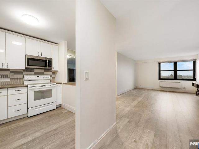 7855 Boulevard East # 21K