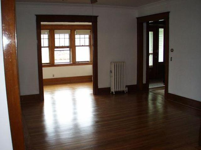 $785 / 3br 1500ft² BIG and BEAUTIFUL ELMWOOD map