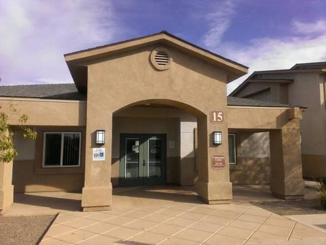 $785 / 3br 1136ft² Excellent place very near to shopping and universities 2 & 3 bedrooms Likely