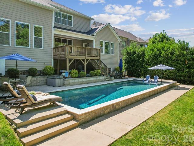 785 Barossa Valley Drive NW