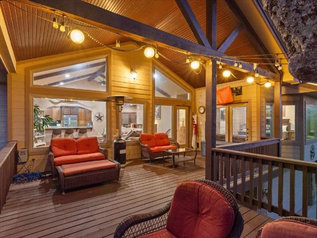 785 Lake Forest