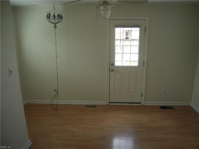 785 Meade LN