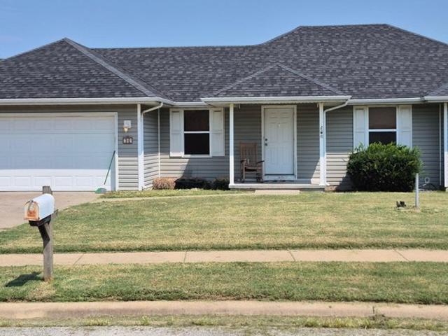 785 W Apache St, Republic, MO 65738