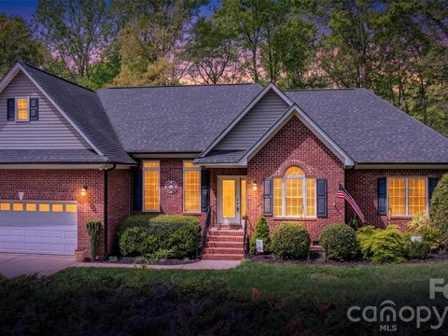 7867 Golf Course Dr N, Denver, NC 28037