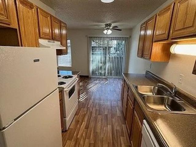 7860 SW Hall Blvd, Beaverton, OR 97008