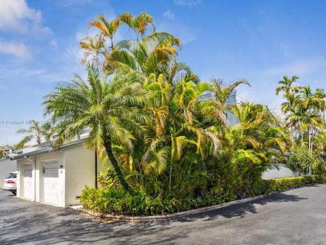 7860 SW 86th St #25, Miami, FL 33143