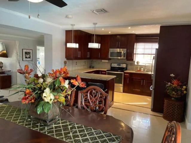 7861 Raleigh St, Hollywood, FL 33024