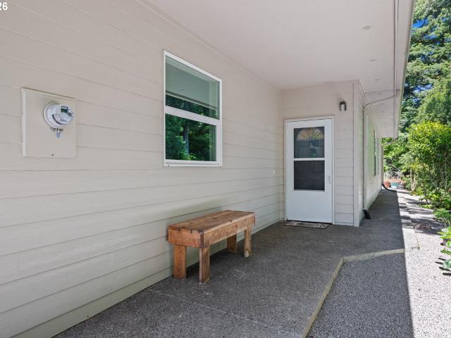 786 edwards ave