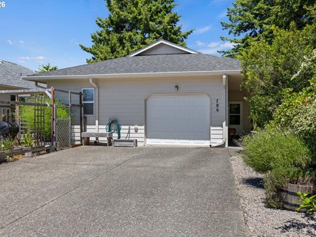 786 Edwards Ave, Coos Bay, OR 97420