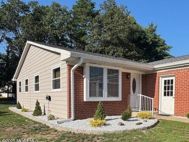 786 Hudson Parkway