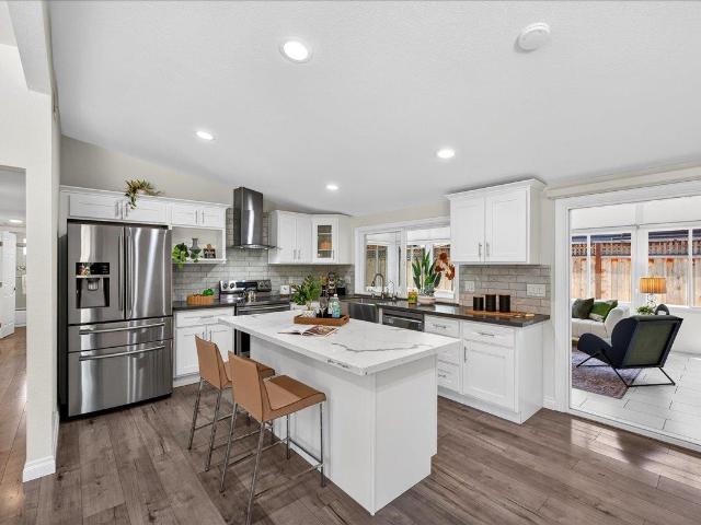 786 Lakewood Drive