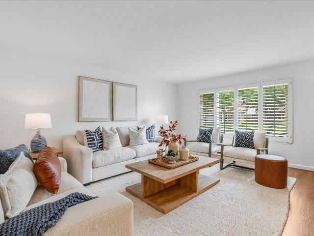 786 Sunset Glen Drive