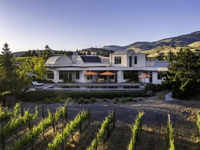 786 Pompadour Dr, Ashland, OR 97520