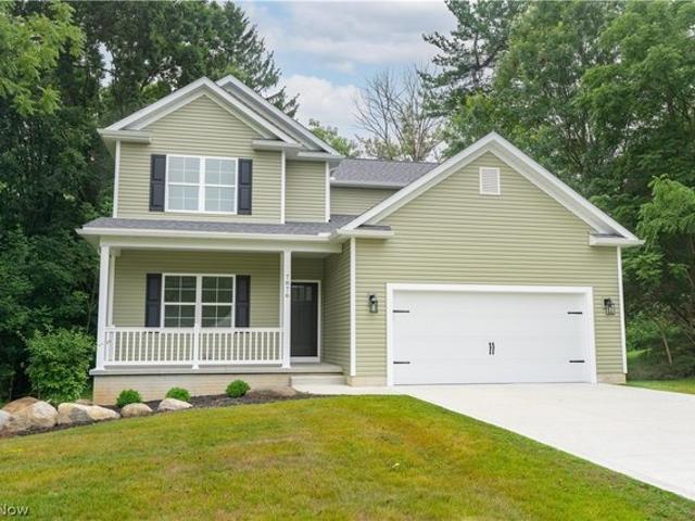 7876 Burkey Rd NW, North Canton, OH 44720
