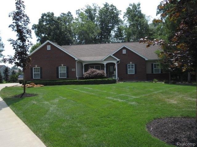 7876 Donegal Ct, Tyrone Township, MI 48430