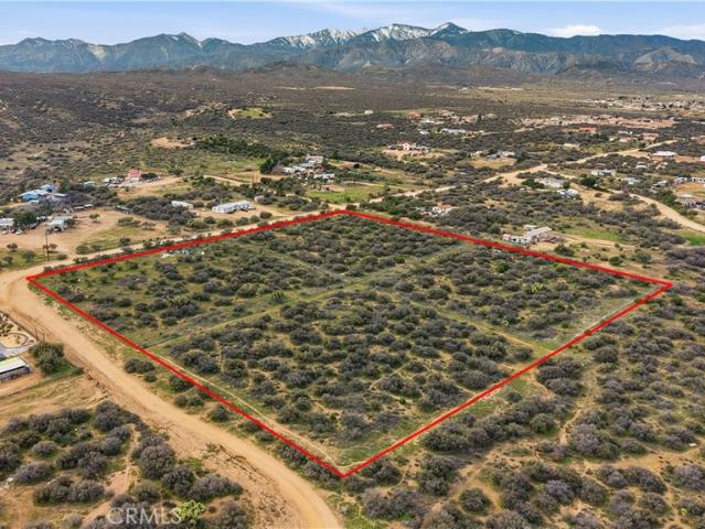 7870 Woodcliff St, Phelan, CA 92371 | MLS #DW26030 | Compass
