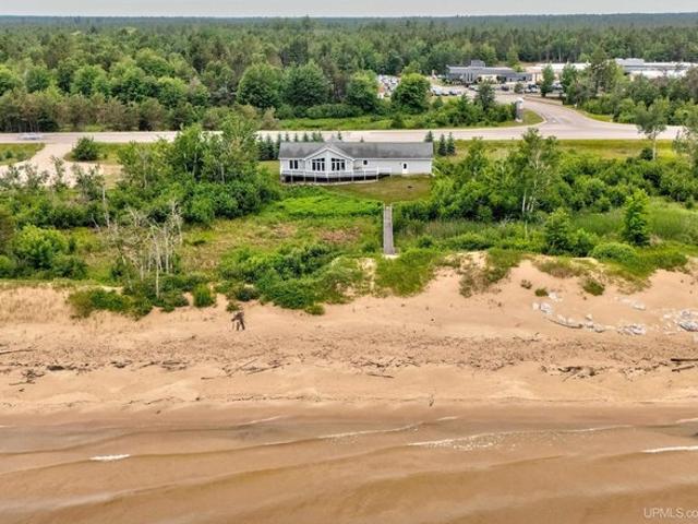 7873 W Us2 Hwy, Manistique, MI 49854
