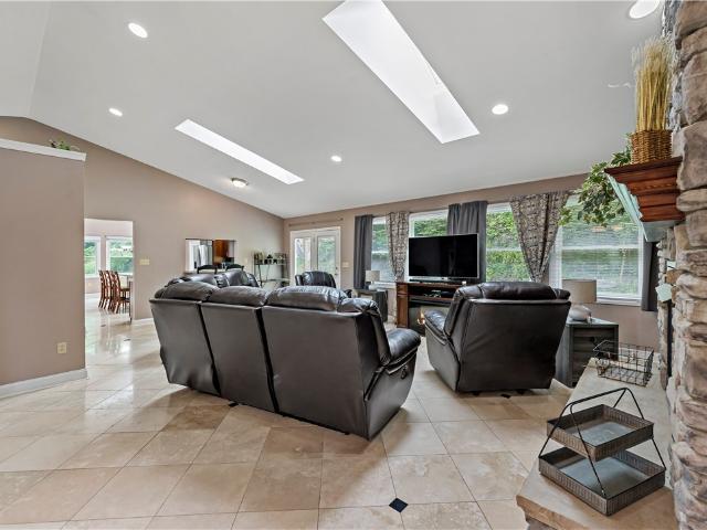 787 Dutch Hill Rd