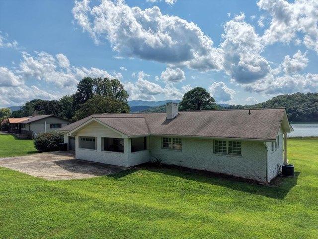 787 Hiawassee Estates Dr, Hiawassee, GA 30546
