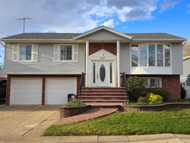 787 Vivian Ct, Baldwin Harbor, NY 11510