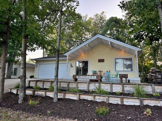 7887 Sixth St, Canadian Lakes, MI 49346